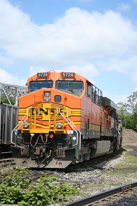 BNSF 5729